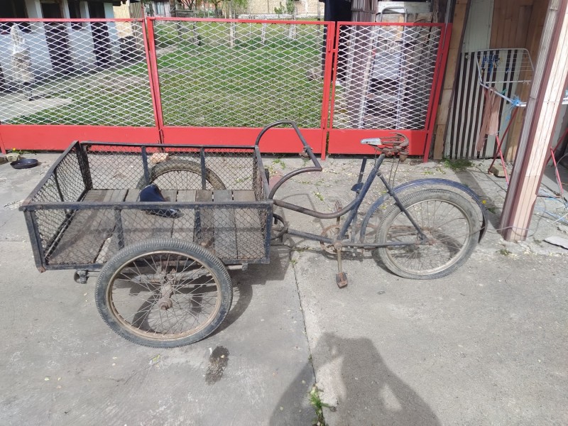 Stari teretni tricikl - Vintage cargo trike