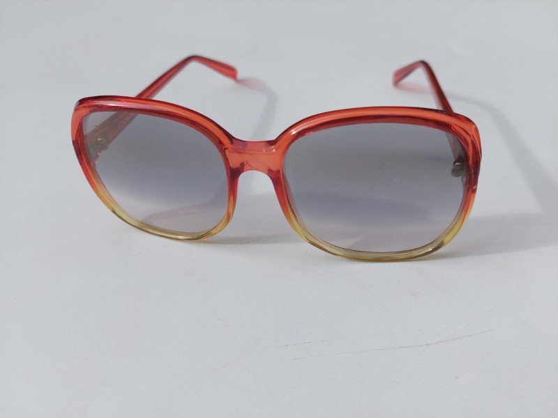 CORNING SUNGALSSES KOREA VINTAGE KAO NOVE!
