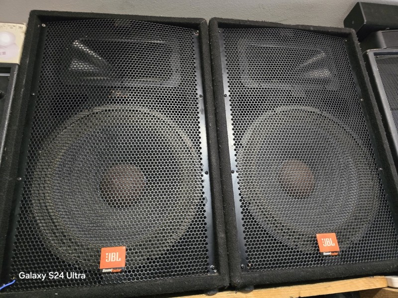 JBL par kutija 15 inca 1000w
