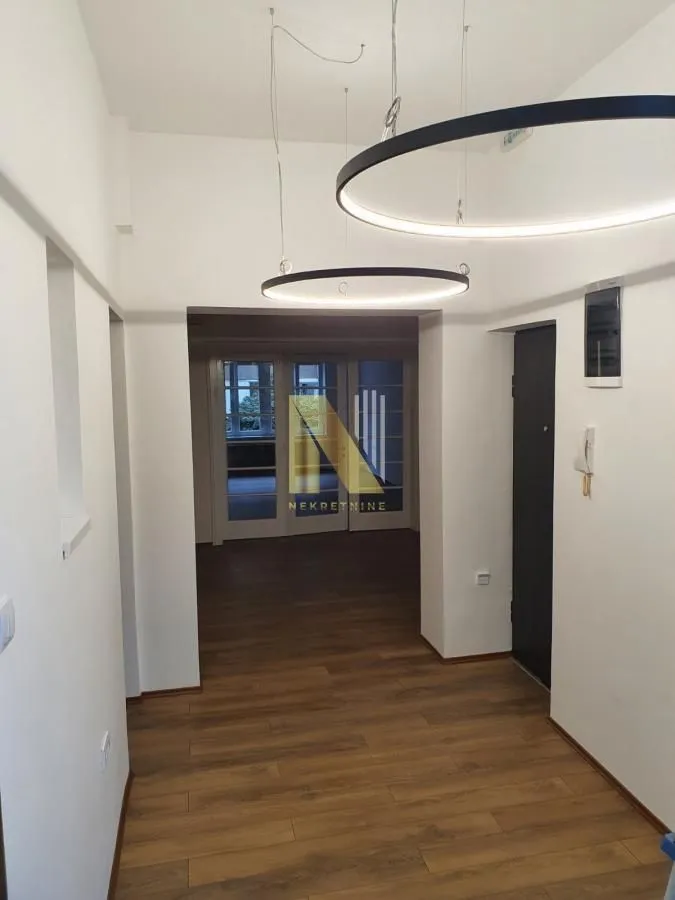Izdavanje, poslovni prostor, 91m², Stari grad, Novi Sad