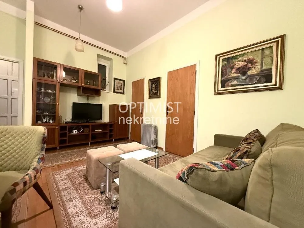 Izdavanje, dvosoban stan, 45m², Obilićev Venac, Beograd