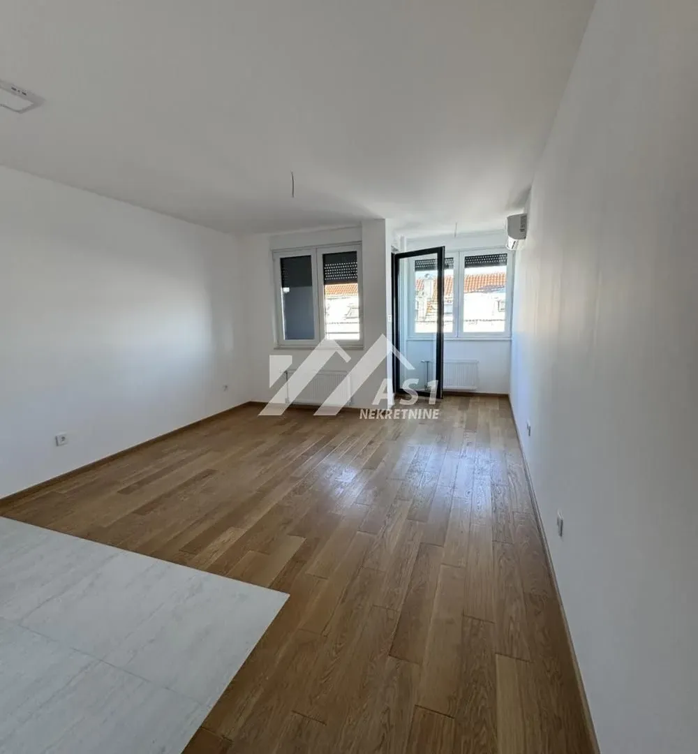 Izdavanje, stan, 33m², Bulevar Oslobodjenja, Novi Sad Sve Podlokacije