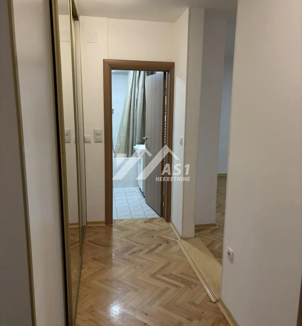 Izdavanje, jednosoban stan, 38m², Sajam, Novi Sad Sve Podlokacije