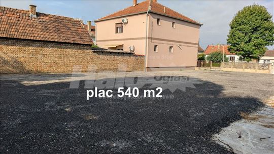 Kuca sa ograđenim placem od 500m2 i 2945m2