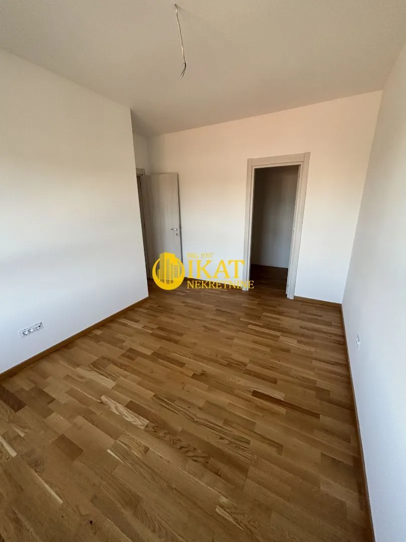 Prodaja, četvorosoban stan, 80m², Centar, Stara Pazova