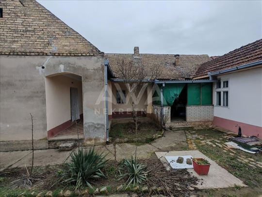 Na prodaju kuća u Bogojevu – 120 m², plac 15 ari