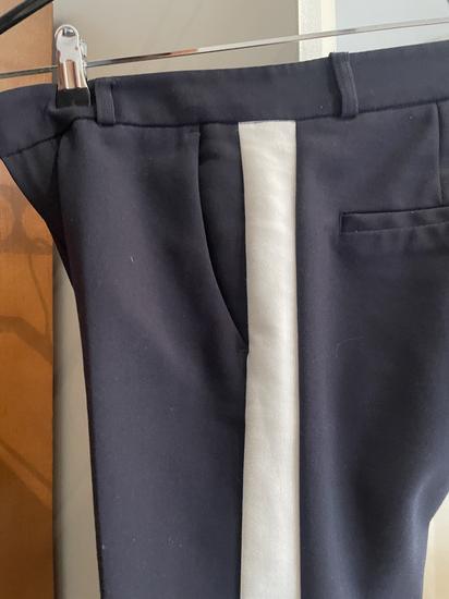 Teget pantalone sa straftom