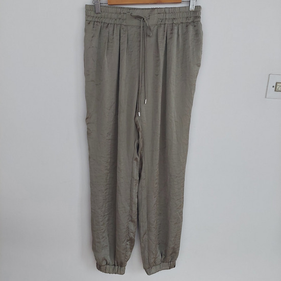 ZARA pantalone na uckur svilene M