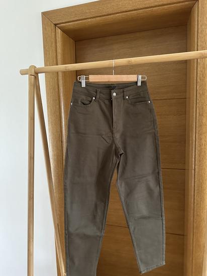 H&M pantalone /mom kroja