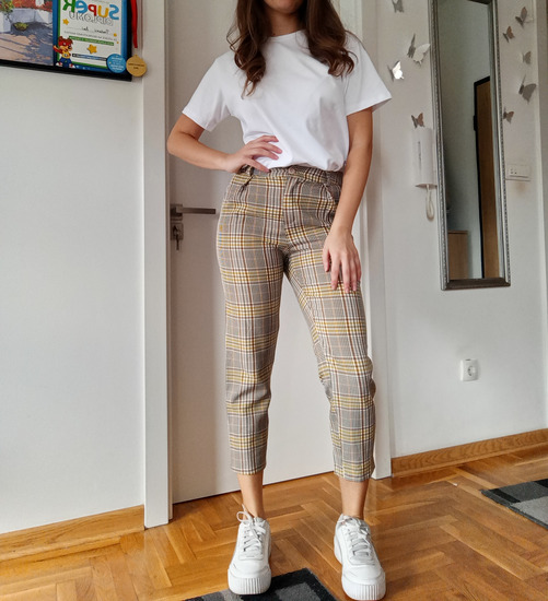 Karirane pantalone