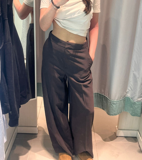 H&M pantalone sa etiketom