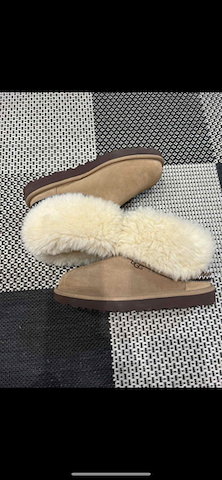 UGG NOVE