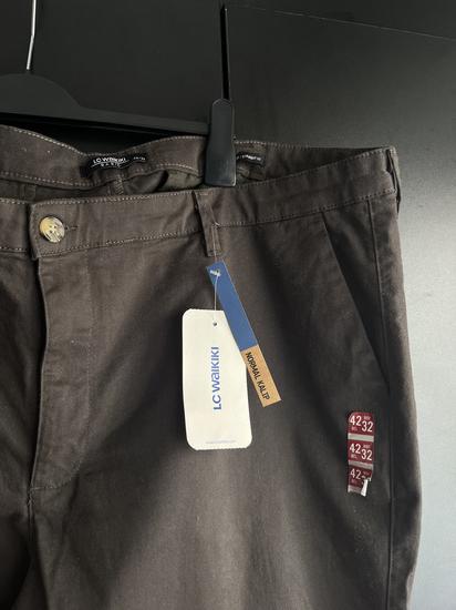Nove muške maslinaste pantalone sa etiketom 42/32