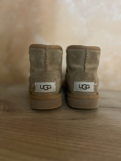 Ugg decije