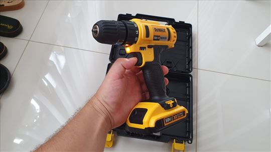 Dewalt srafilica + dve baterije + punjac + kofer
