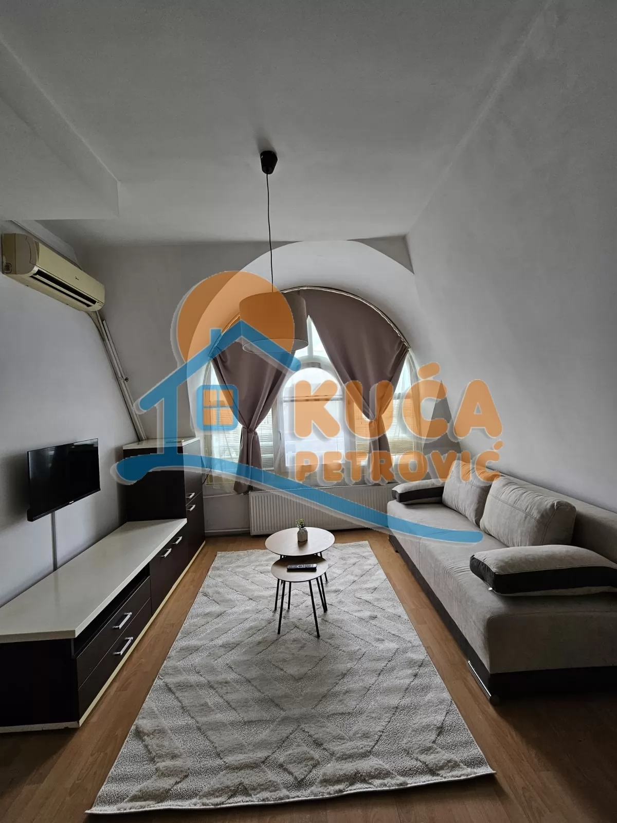 Jednosoban stan, 34 m2, Centar, Obrenovićeva ID: i-015868