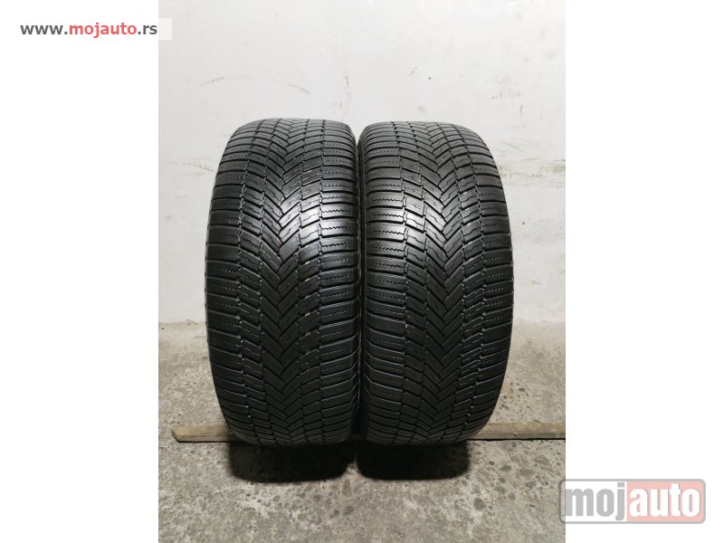 3520. Gume BRIDGESTONE 17-ice, ZIMSKE 235/55, Šara 5,3 mm, DOT 4523