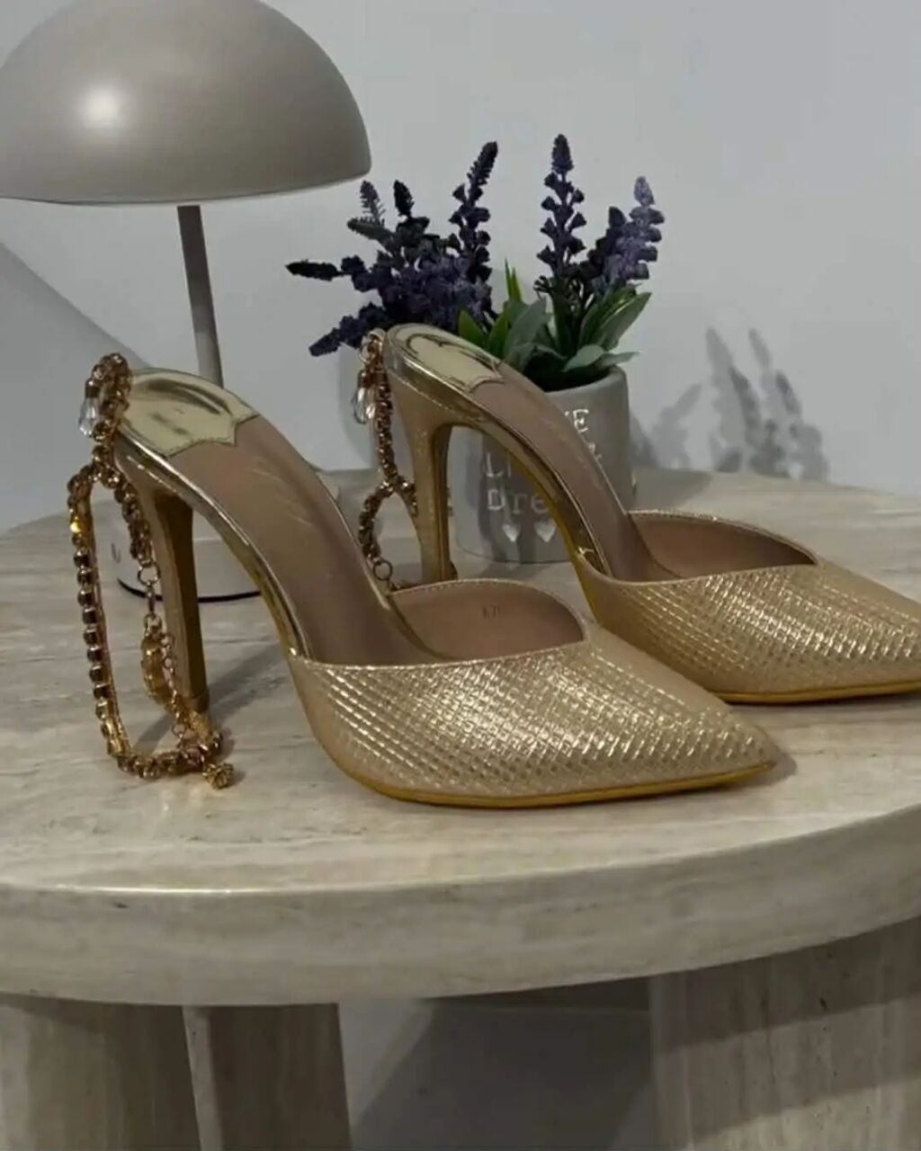 Elegantne ženske štikle – više modela - Model 1: Slingback salonke sa