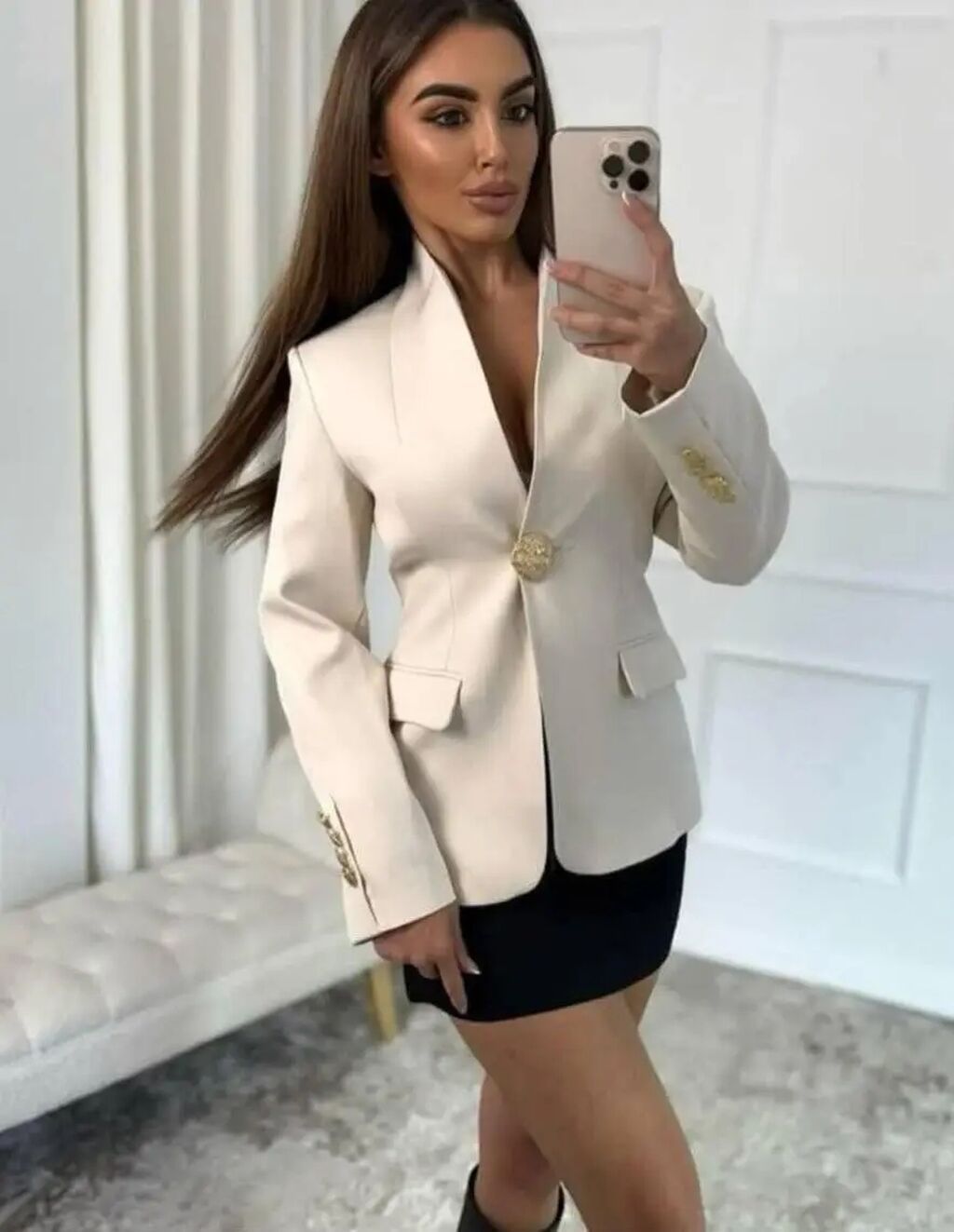 Ženski blejzer – elegantan i moderan - Kroj: strukirani blejzer sa