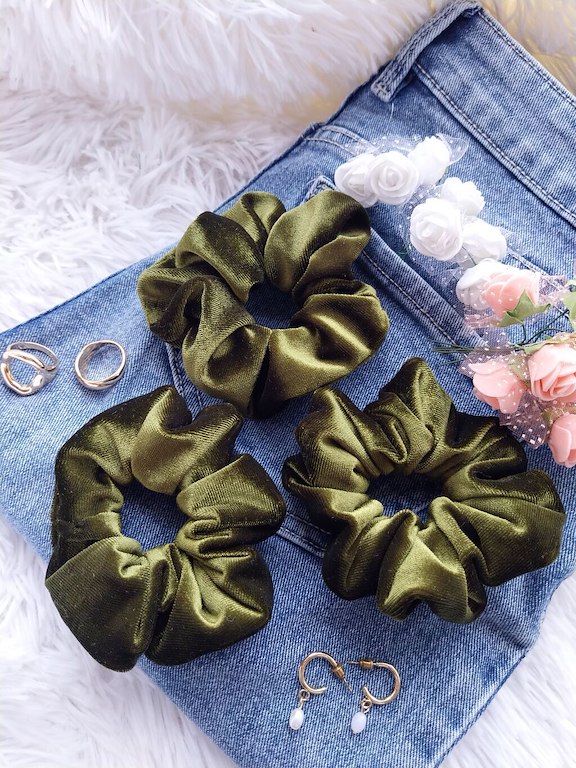 Plišane gumice za kosu – scrunchie - Materijal: mekani pliš sa blagim