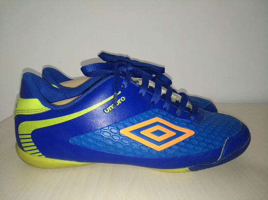 Umbro muške patike za fudbal broj 41 (26 cm)
