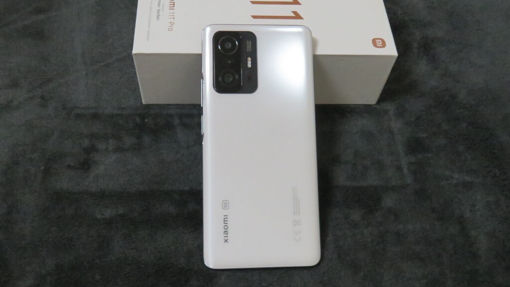 Xiaomi 11t pro 8/256 kutija tri maske kutija punjač.Očuvan staklo i