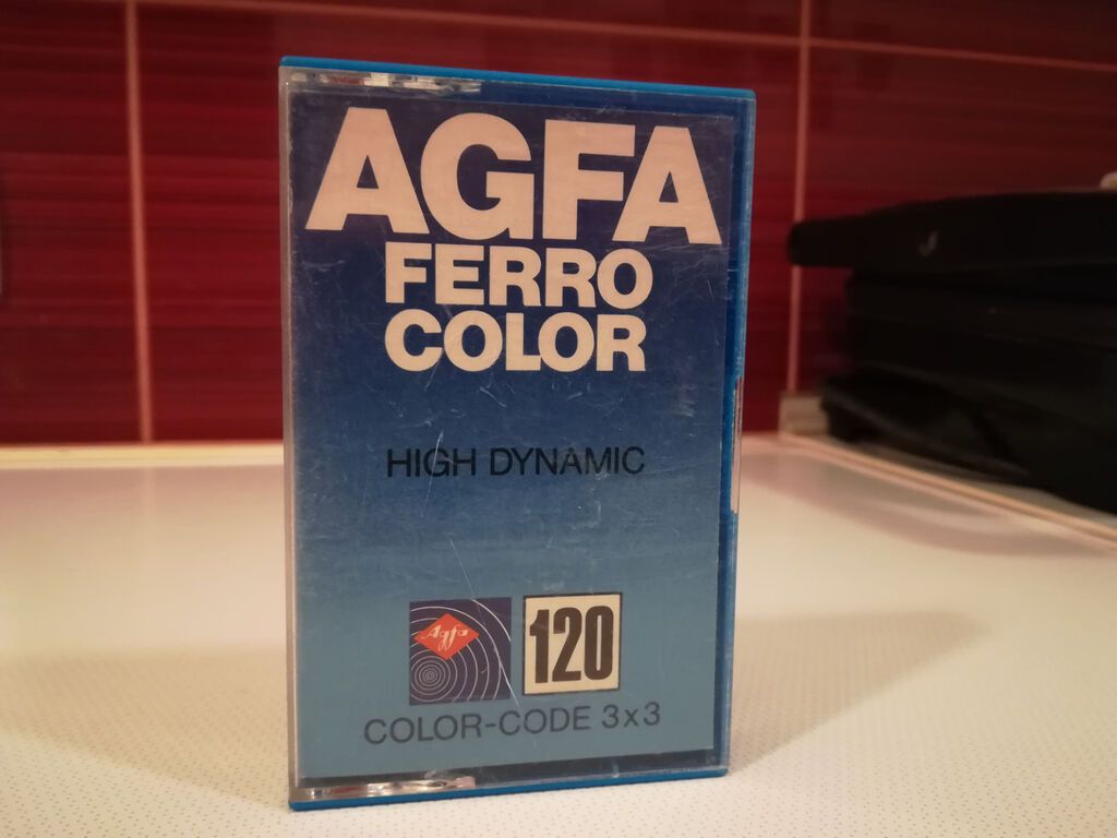 Agfa ferro color 120, plava, minimalno ispisana, zupci na mestu, 350