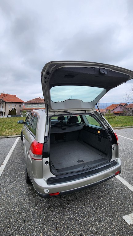 Opel Vectra Caravan (karavan) – 5 vrata, metalik siva - Prostran