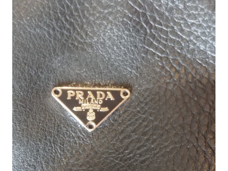 Prada,na postavi Firenza sjajna torba!
