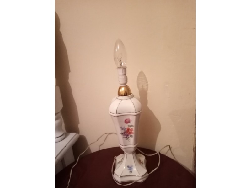 PRELEPA PORCELANSKA STONA LAMPA