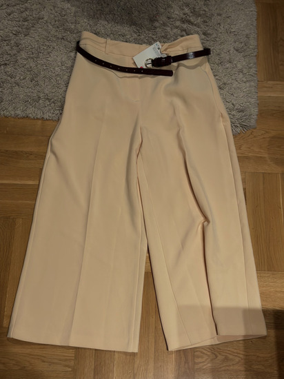 Zara pantalone L nove