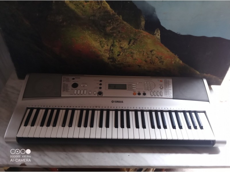 klavijatura marke Yamaha psr-e313