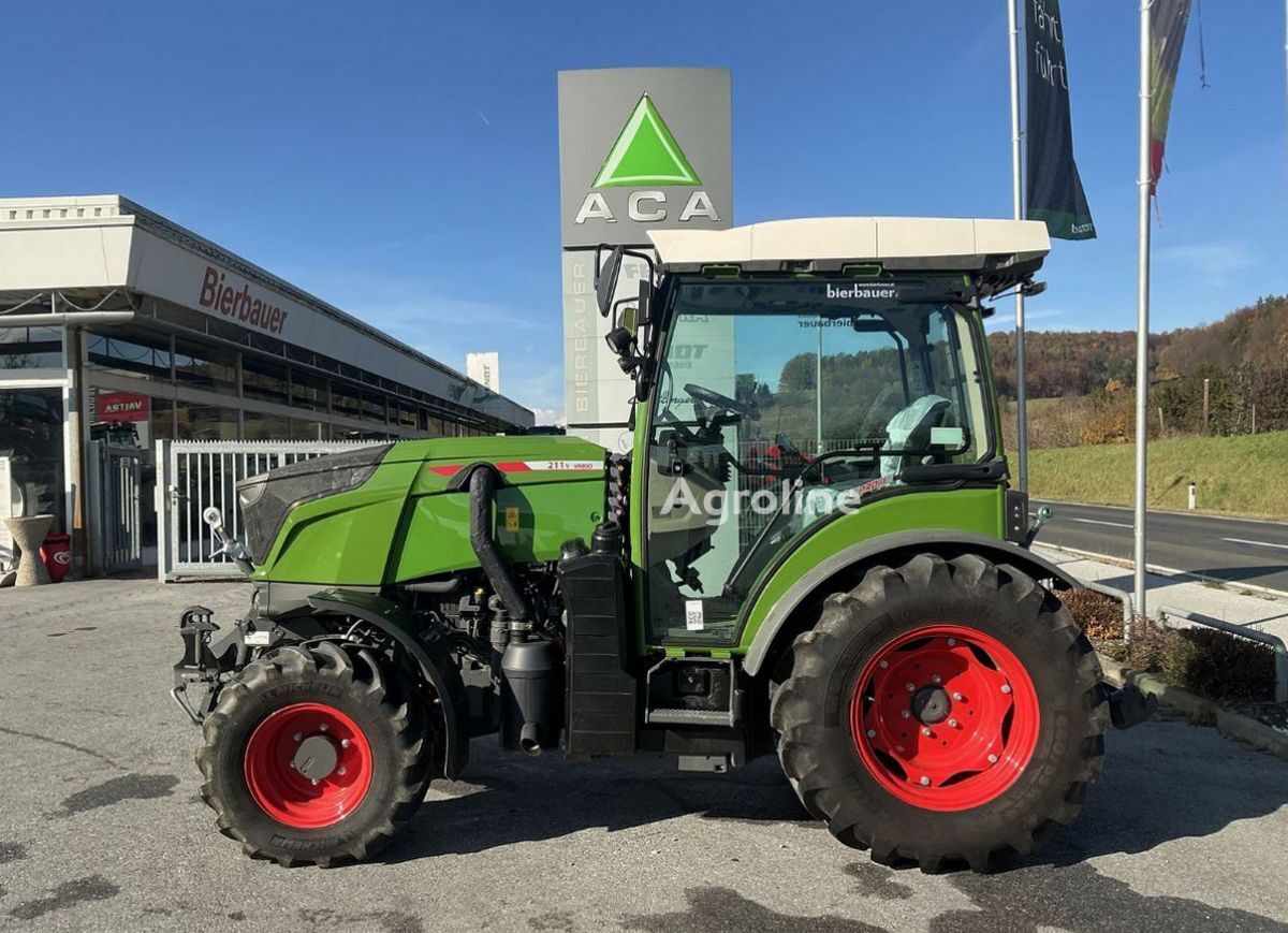 Fendt 211 Vario V (Gen3) traktor točkaš