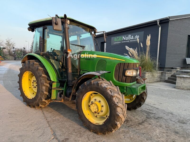 John Deere 5820 traktor točkaš