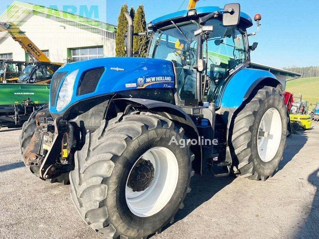 New Holland t7.250 auto command traktor točkaš