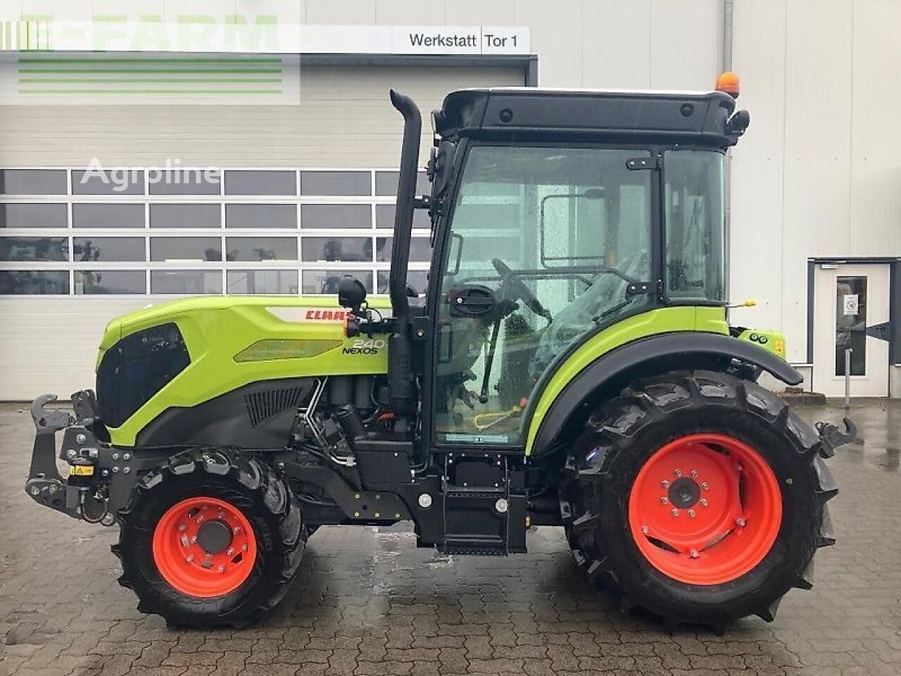 Claas nexos 240 s traktor točkaš
