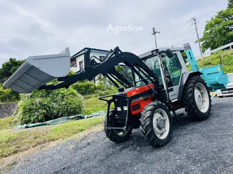 Massey Ferguson TRACTOR(Massey Ferguson) traktor točkaš