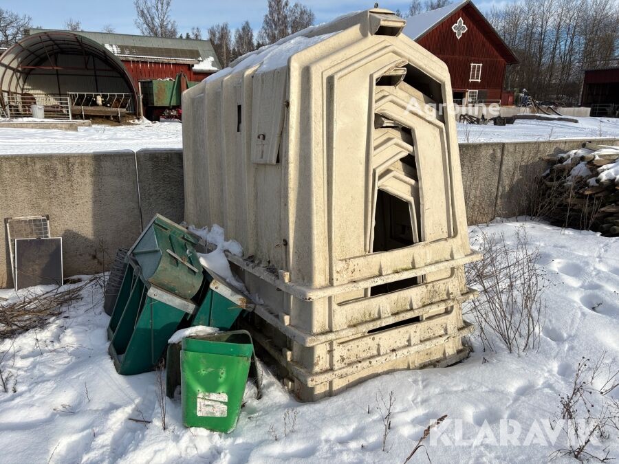 Prodaje se Calf-Tel Kalvhyddor Calf-tel 5st med tillbehör kućicu za telad na aukciji