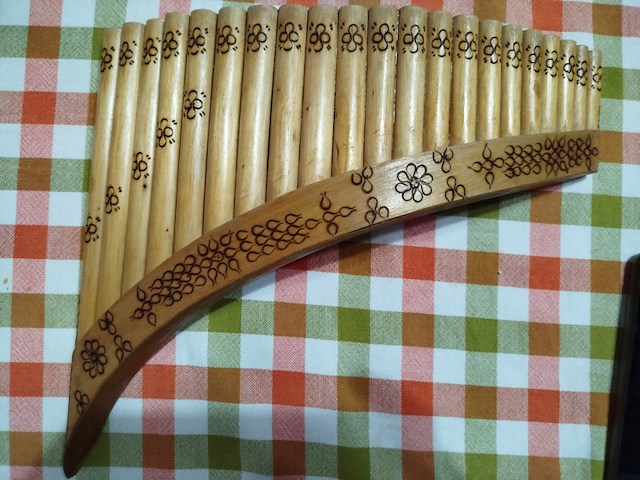 Panova frula 21- muzički instrument