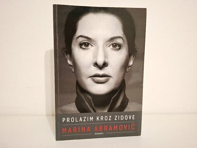 Prolazim kroz zidove - Marina Abramović