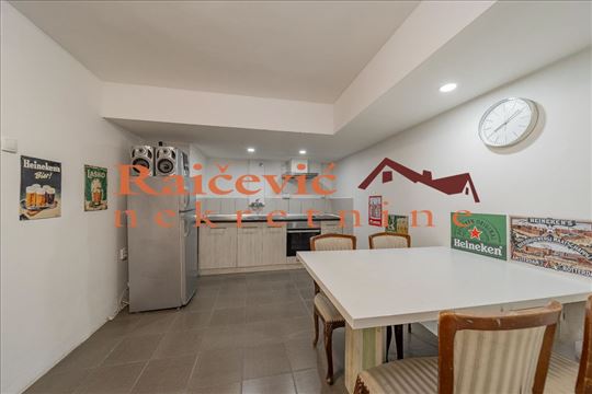 Centar, Savska, 2.5, 43 m2, bez terase, SUT od VI
