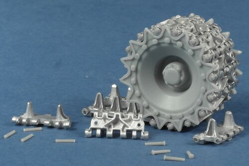 MASTERCLUB MTL-35045 Tracks for MT-LB / 2S1 "Gvozdika" Early Type Tracks (OMSh Type)