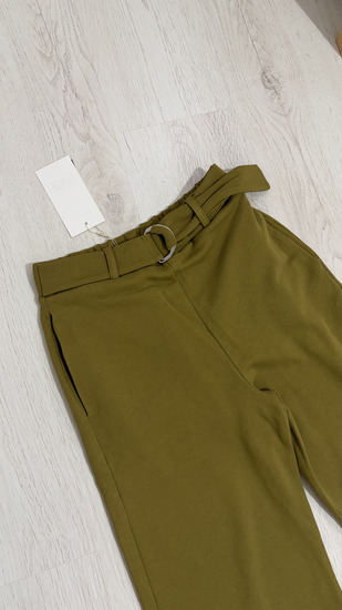 Zara Nove pantalone