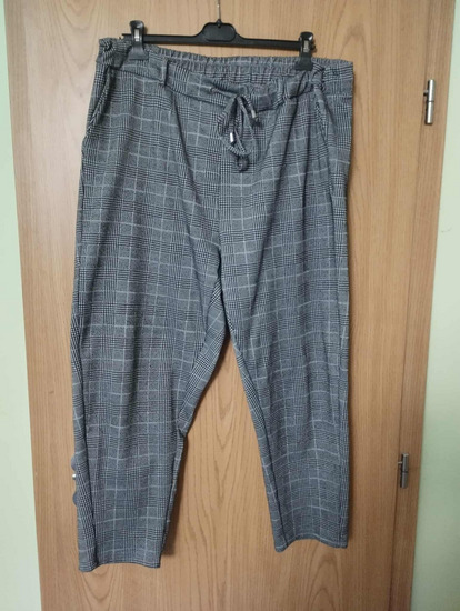 Karirane pantalone Janina,velicina 48-50 ili 3 XL