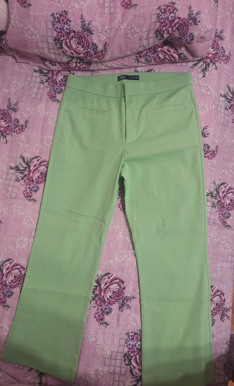 ZARA pantalone-zelene- trafa /\ L