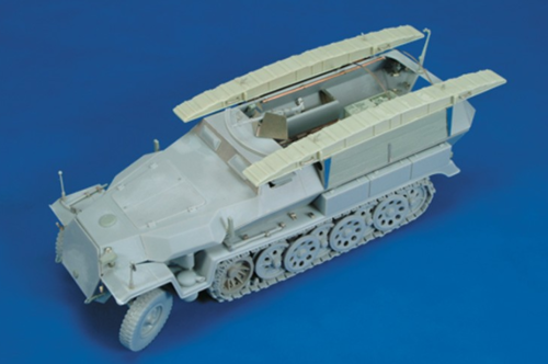 Royal Model di R. Reale 383 Sd.Kfz. 251/ 7 Ausf. C part 1