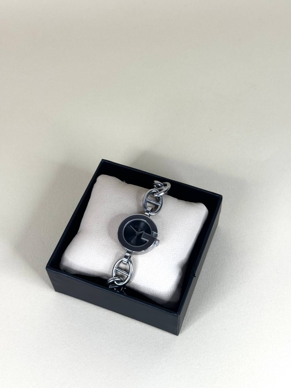 Gucci Twirl Charm Bracelet Watch (22 мм)