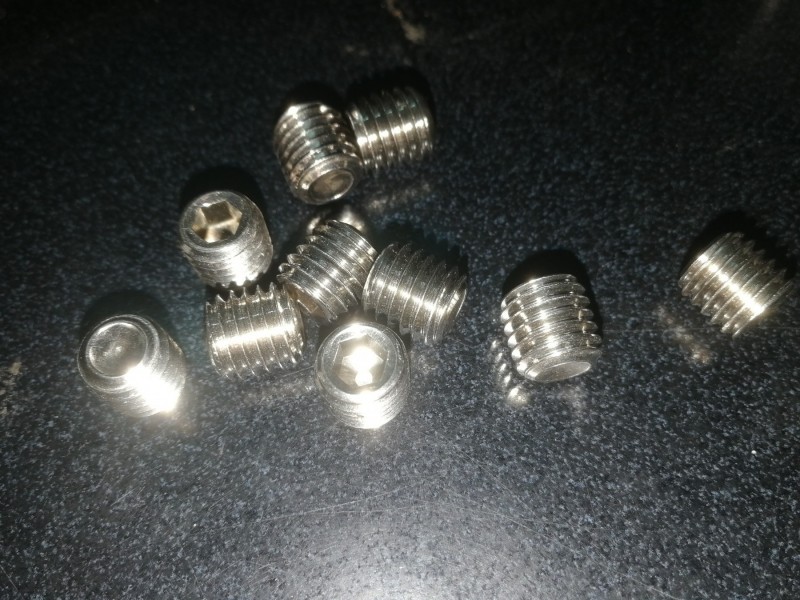 Vijak crvic 10x10mm