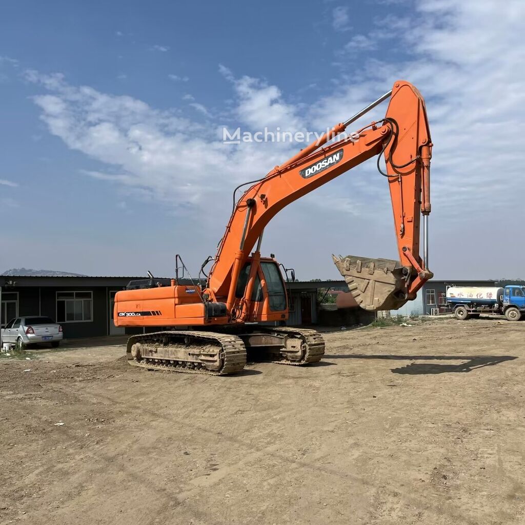 Doosan DX300 bager guseničar