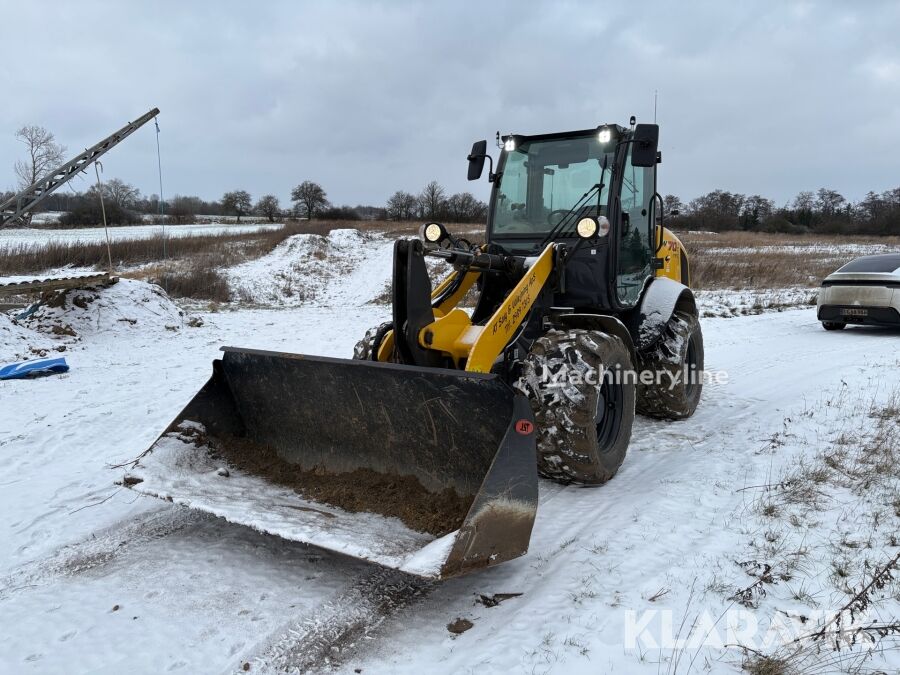 Prodaje se New Holland W70c bager-utovarivač na aukciji